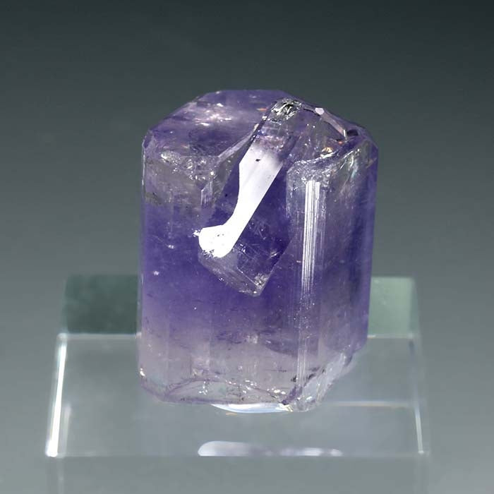 Fluorapatite crystal with an exceptional violet to colorless. – Luis ...